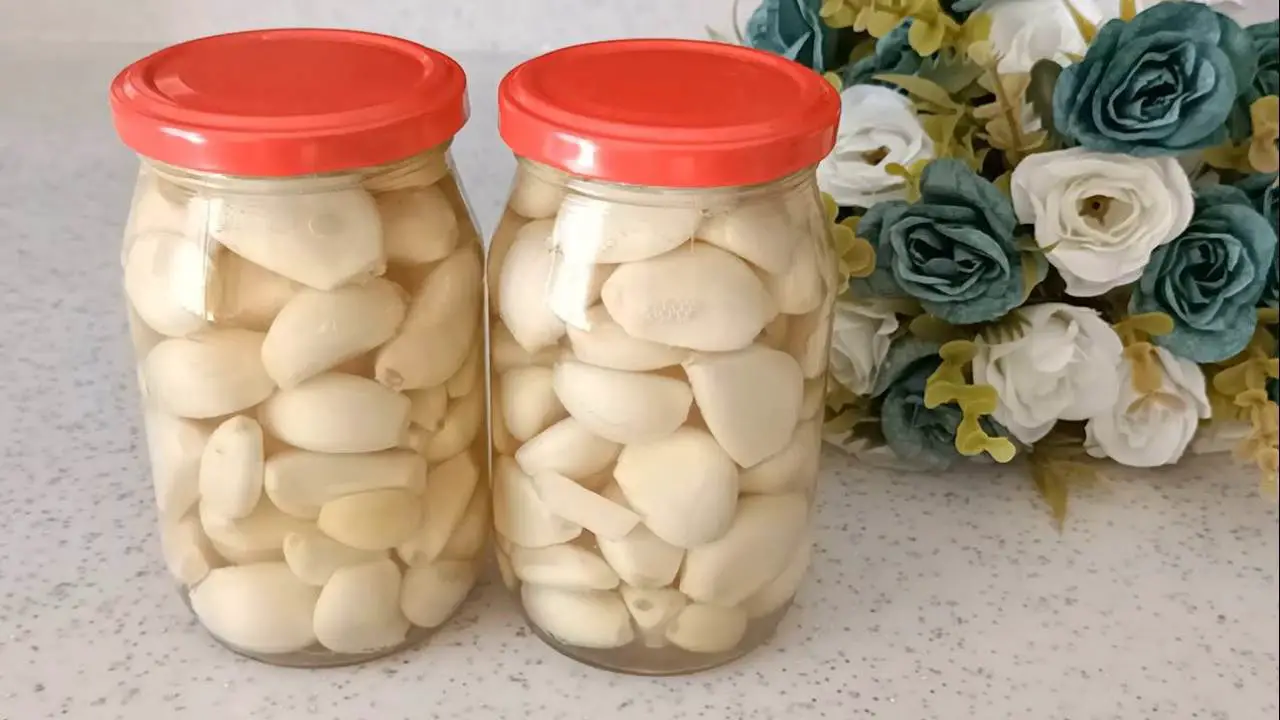 Keep your garlic fresh and flavorful for a whole year with this kitchen ...