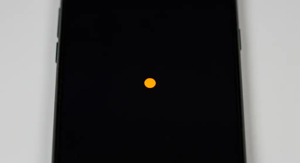 What does the orange dot on your phone screen mean? Few people know ...